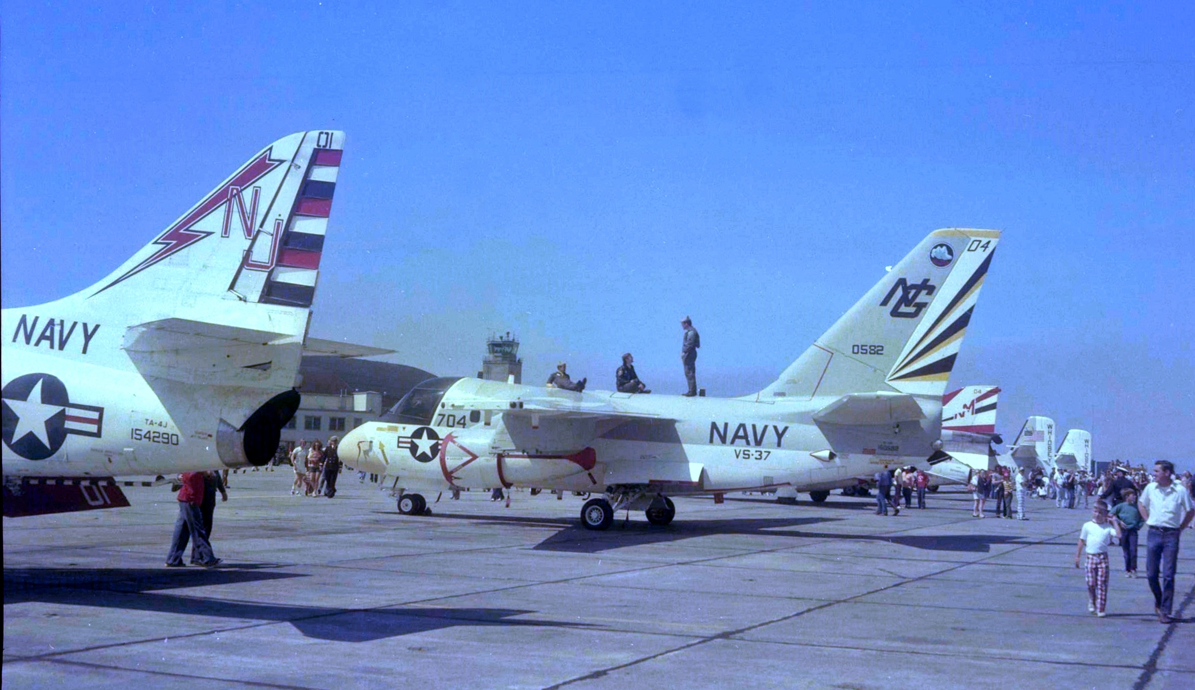 Crew of an S-3 Viking of VS-37 bask in the glorious 1980’s sunshine of ...