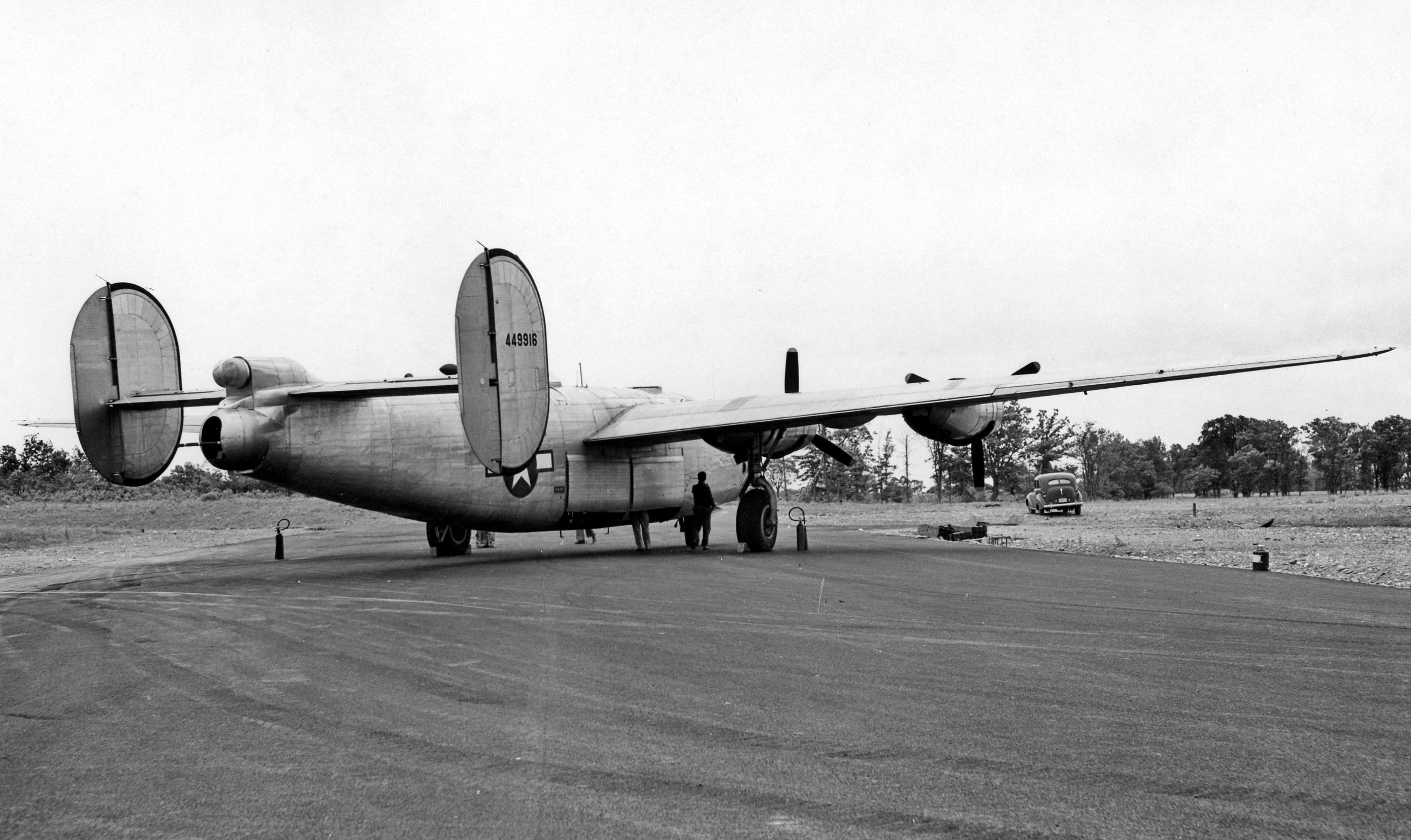 A pair of oddball B-24 Liberators – The Jive Bomber