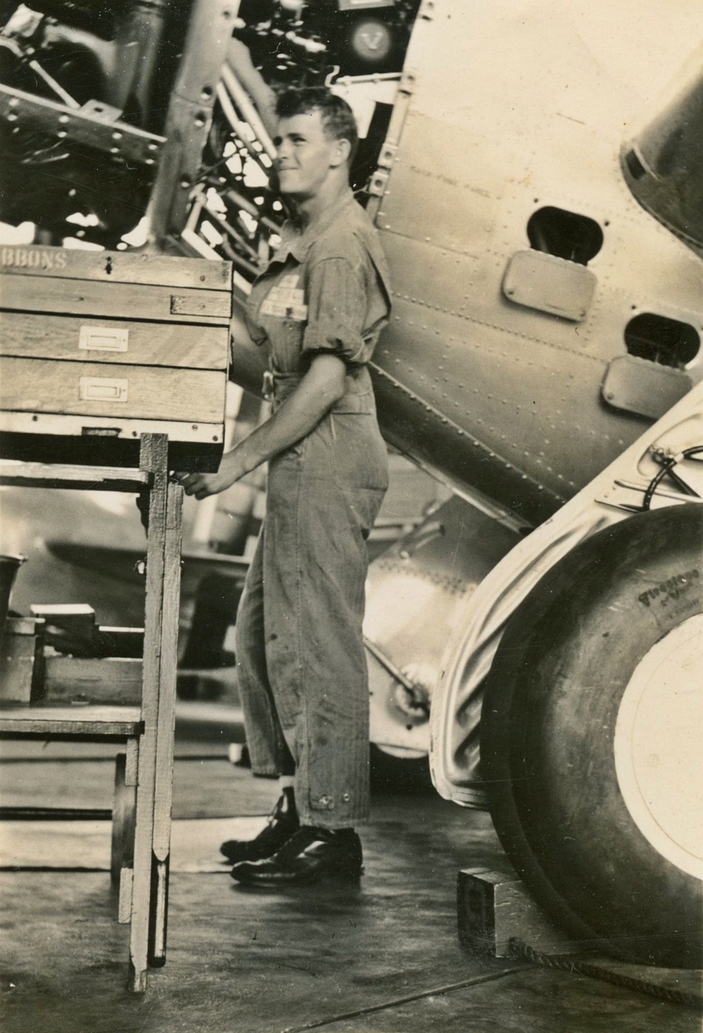 Mechanic of the 86th Observation Squadron, Wheeler Field Hawaii, 1941 ...