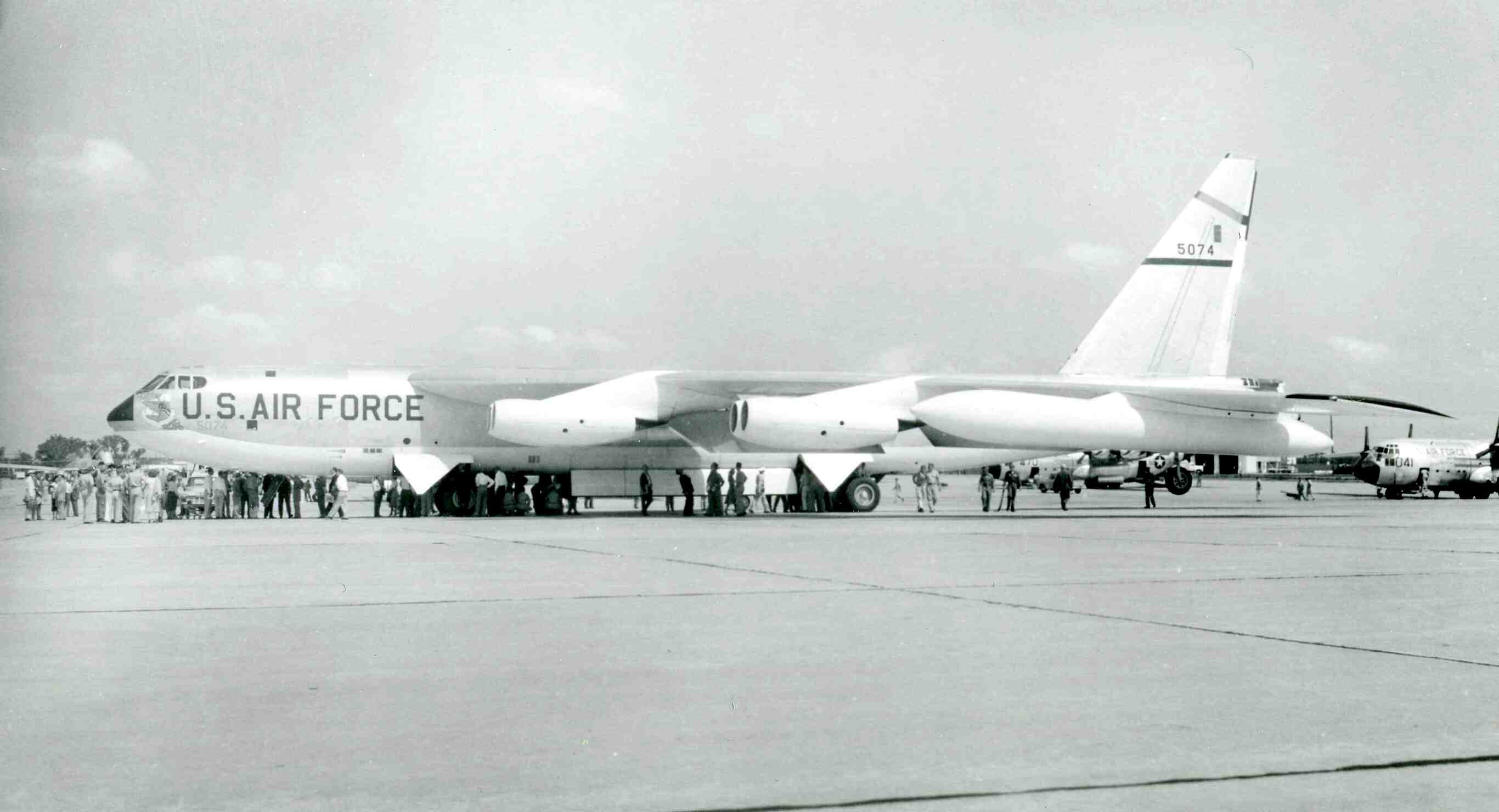 Boeing B-52D 55-074 (4) – The Jive Bomber